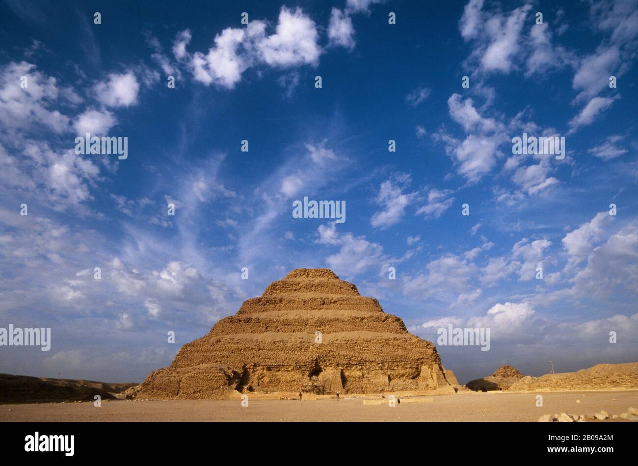 EGYPT, NEAR CAIRO, SAKKARA, STEP PYRAMID, OLDEST STONE STRUCTURE IN THE ...