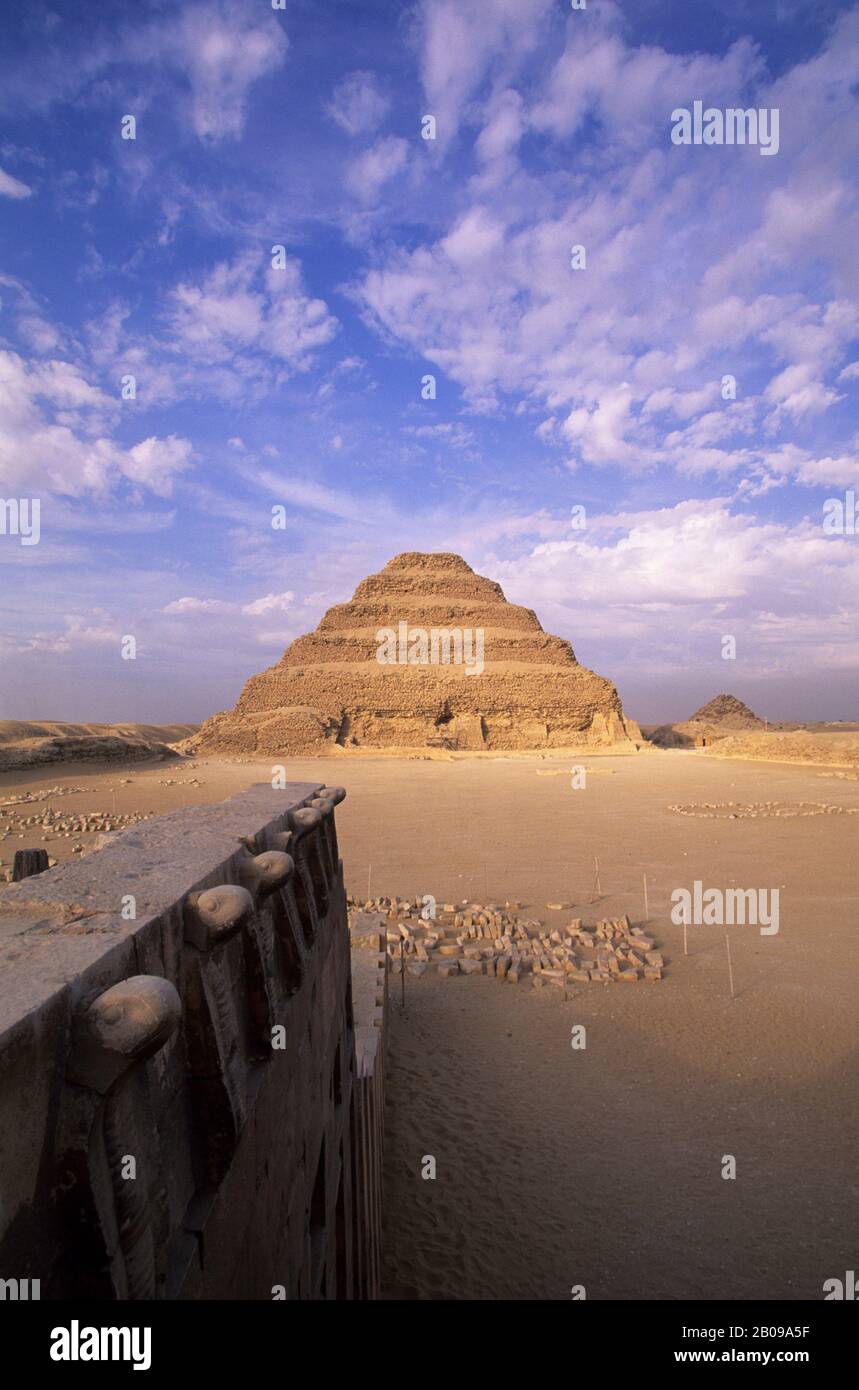 EGYPT, NEAR CAIRO, SAKKARA, STEP PYRAMID, COBRA HEADS IN FOREGROUND ...