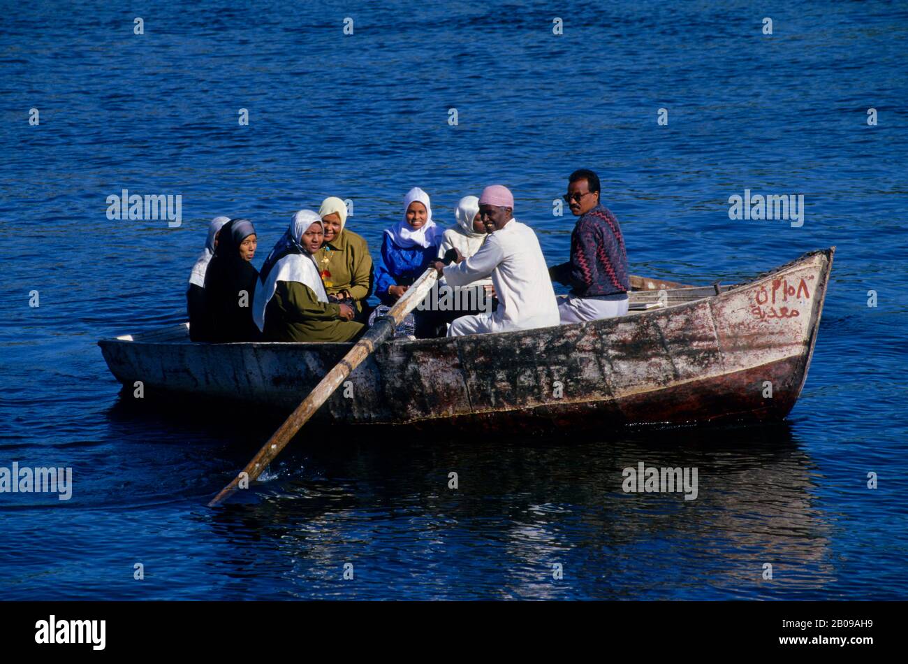 EGYPT, ASWAN, NILE RIVER, LOCAL PEOPLE IN ROW BOAT Stock Photo - Alamy