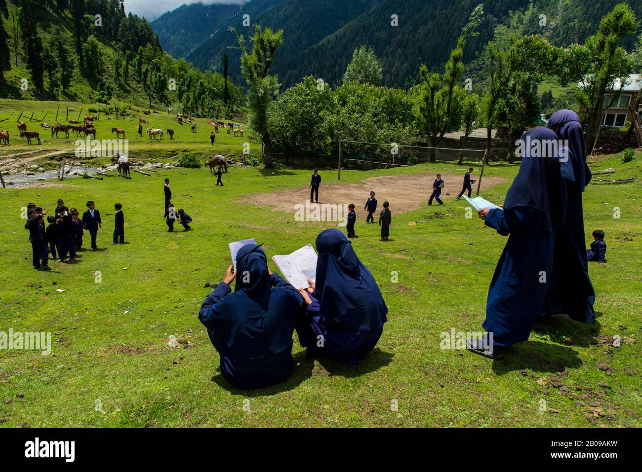 Kashmir muslim women hi-res stock photography and images - Alamy