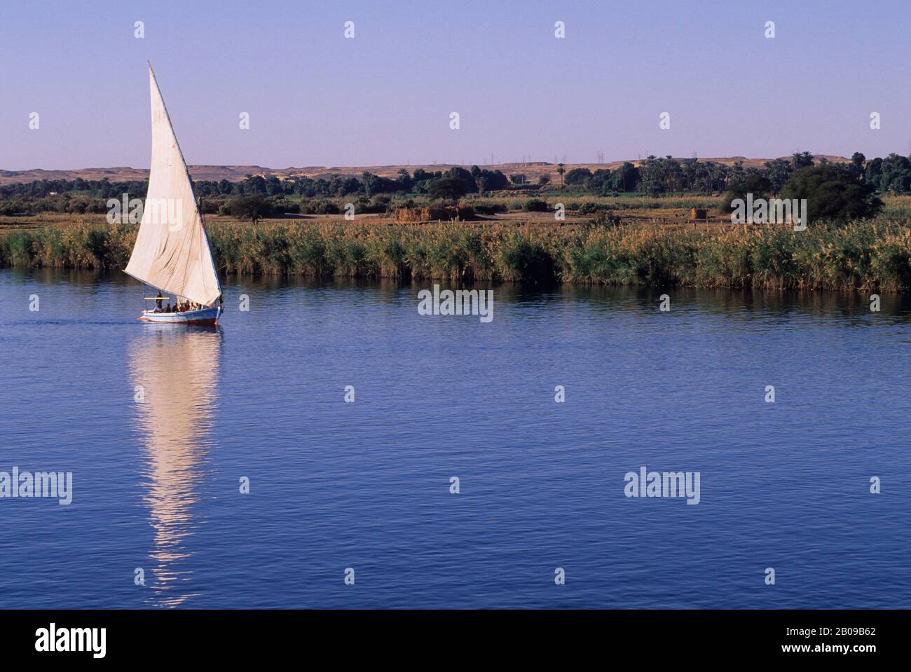 EGYPT, NILE RIVER, BETWEEN ASWAN AND KOM OMBO, FELUCCA Stock Photo - Alamy