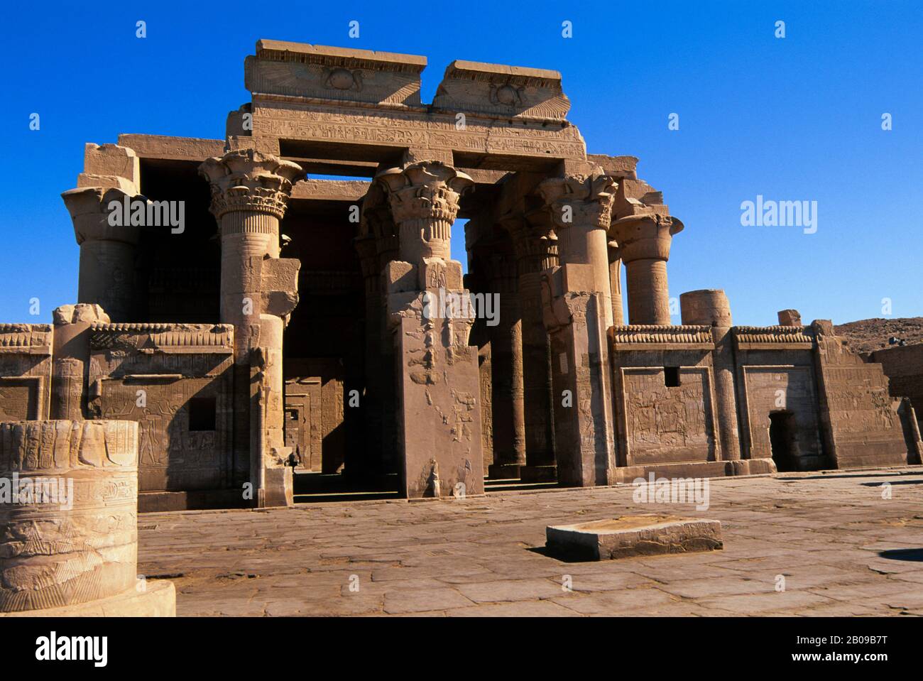 Pronaos hi-res stock photography and images - Alamy