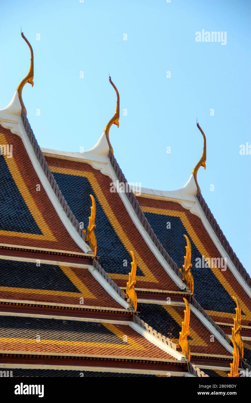 Colorful temple roof hi-res stock photography and images - Alamy