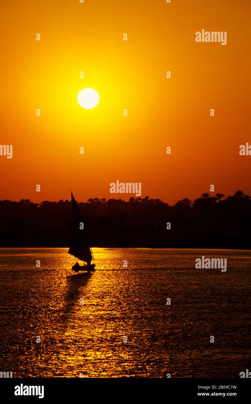 EGYPT, NILE RIVER, LUXOR, SUNSET WITH FELUCCA Stock Photo - Alamy