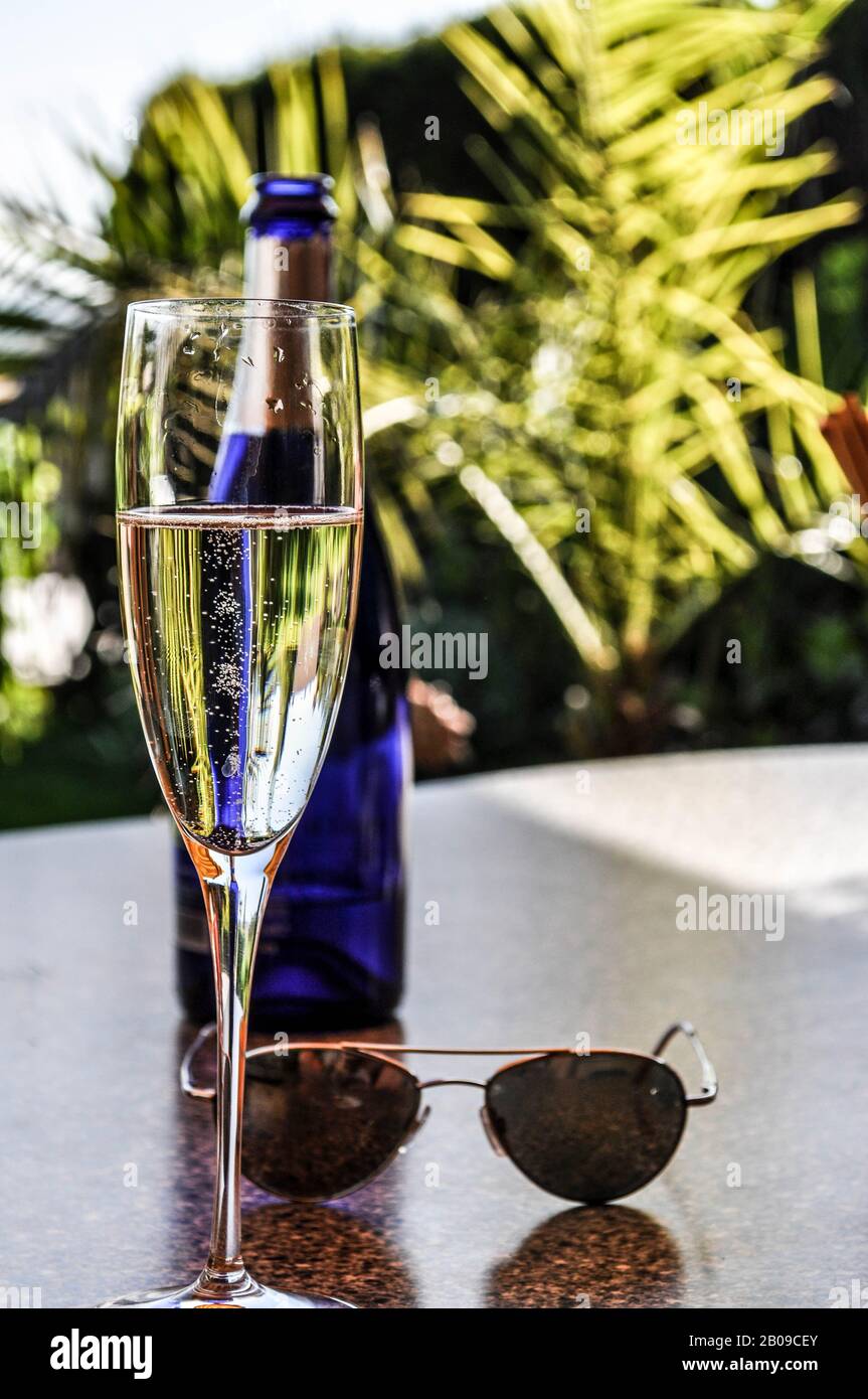 Prosecco glasses hi-res stock photography and images - Alamy