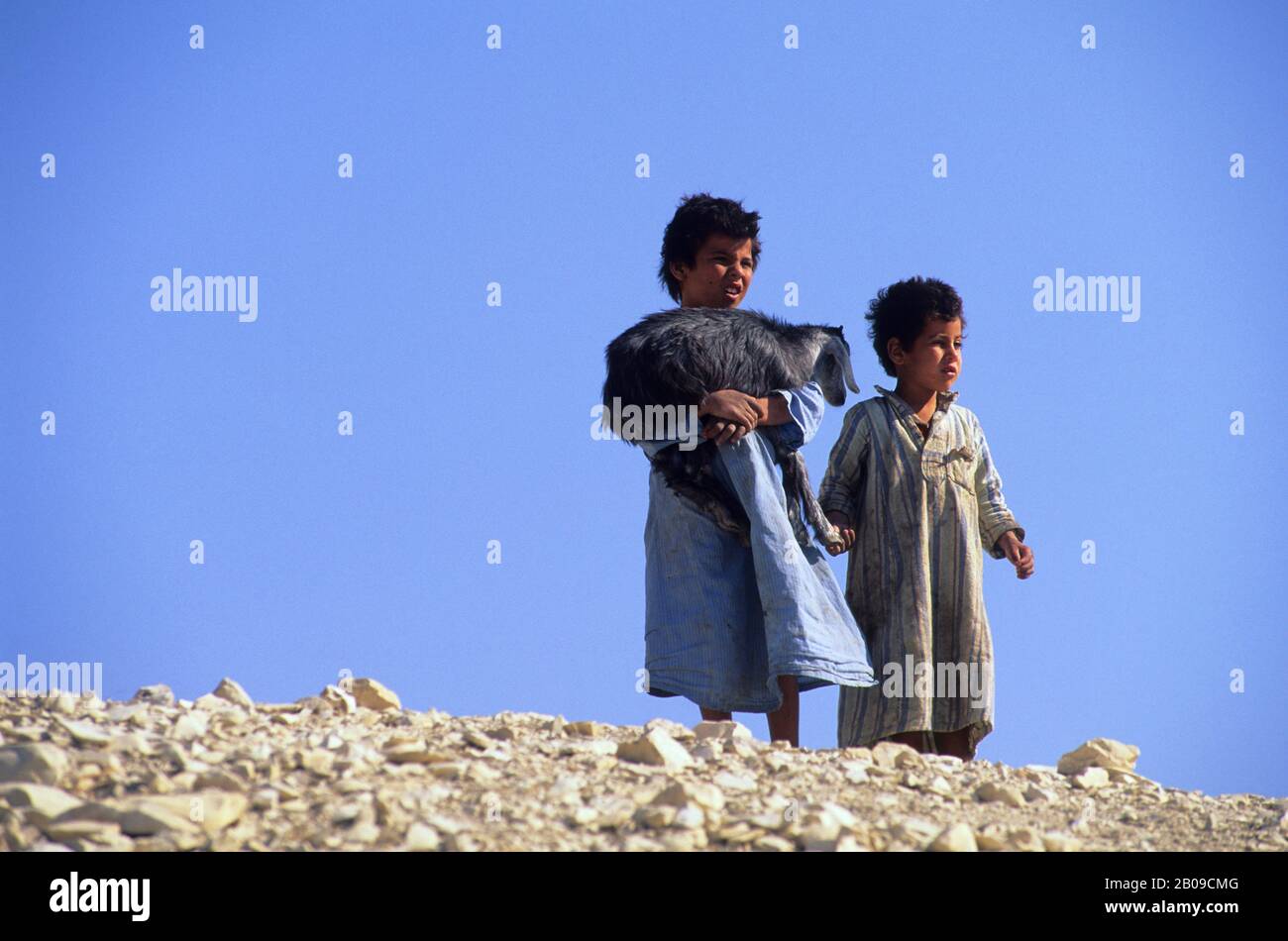 Egyptian boy luxor egypt hi-res stock photography and images - Alamy