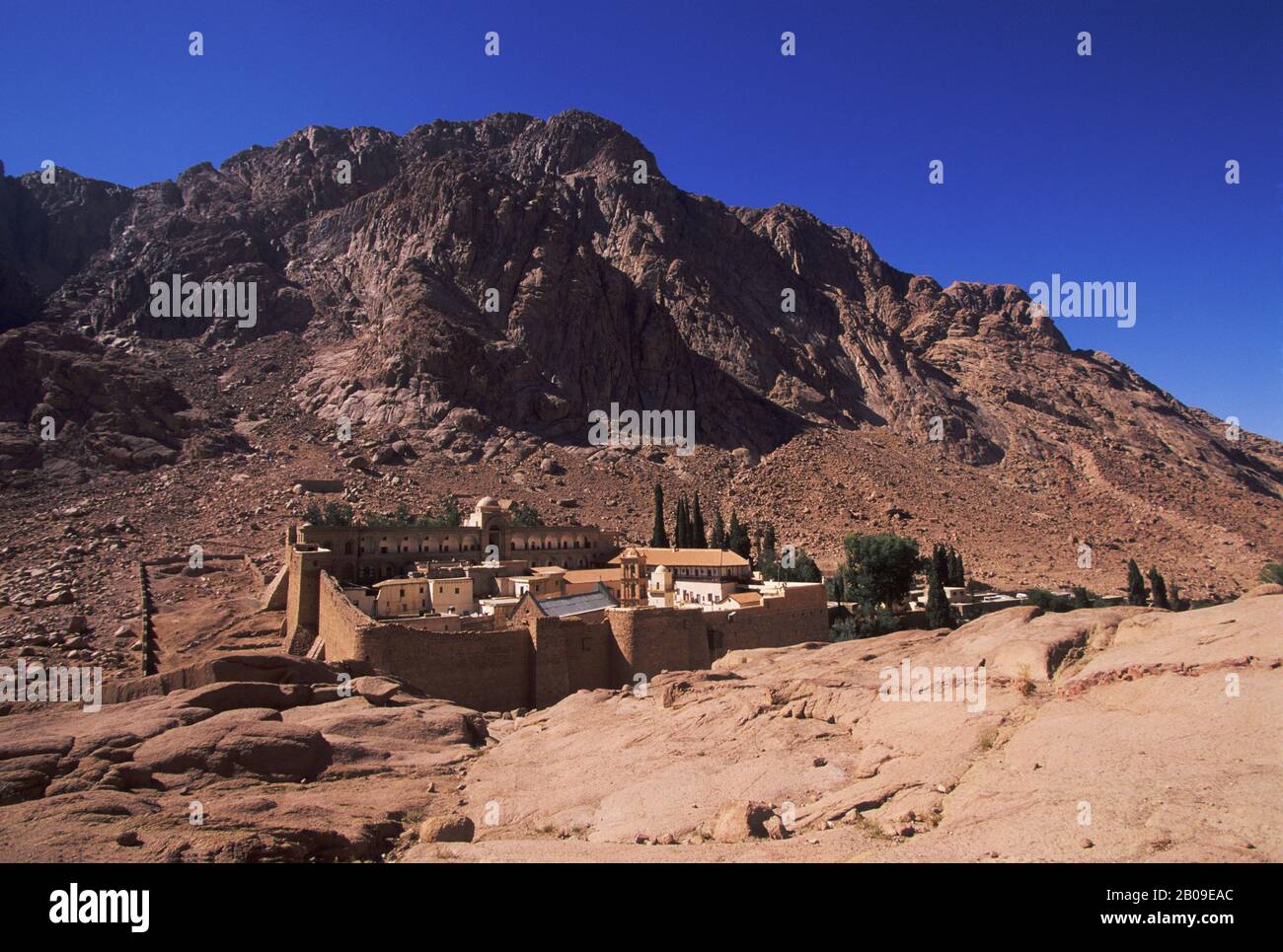 EGYPT, SINAI PENINSULA, VIEW OF ST. CATHERINE'S MONASTERY, FOUNDED IN ...