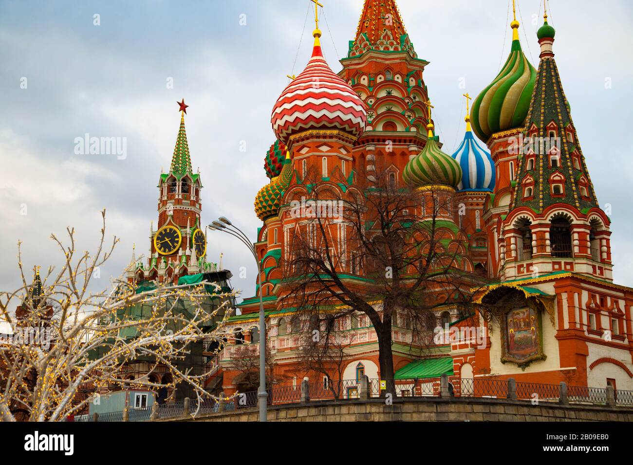 St. Basil's Cathedral and the Kremlin Stock Photo - Alamy