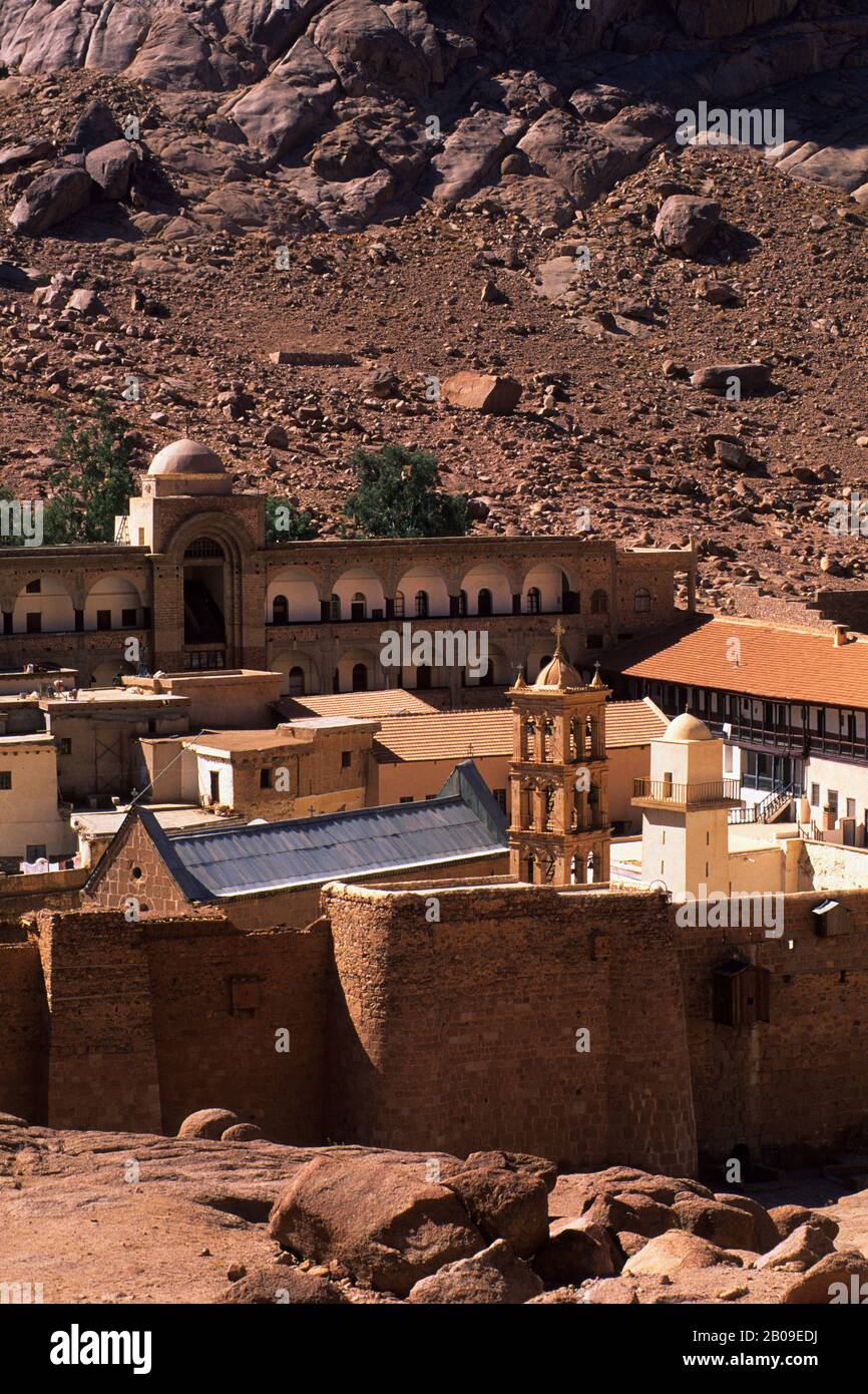 EGYPT, SINAI PENINSULA, VIEW OF ST. CATHERINE'S MONASTERY, FOUNDED IN ...