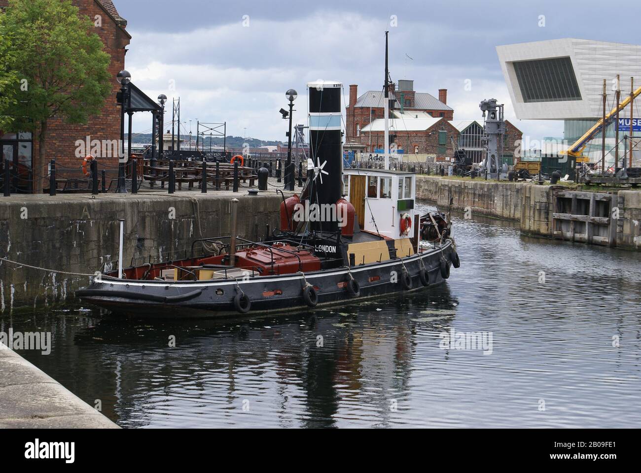 Boats city view liverpool hi-res stock photography and images - Alamy