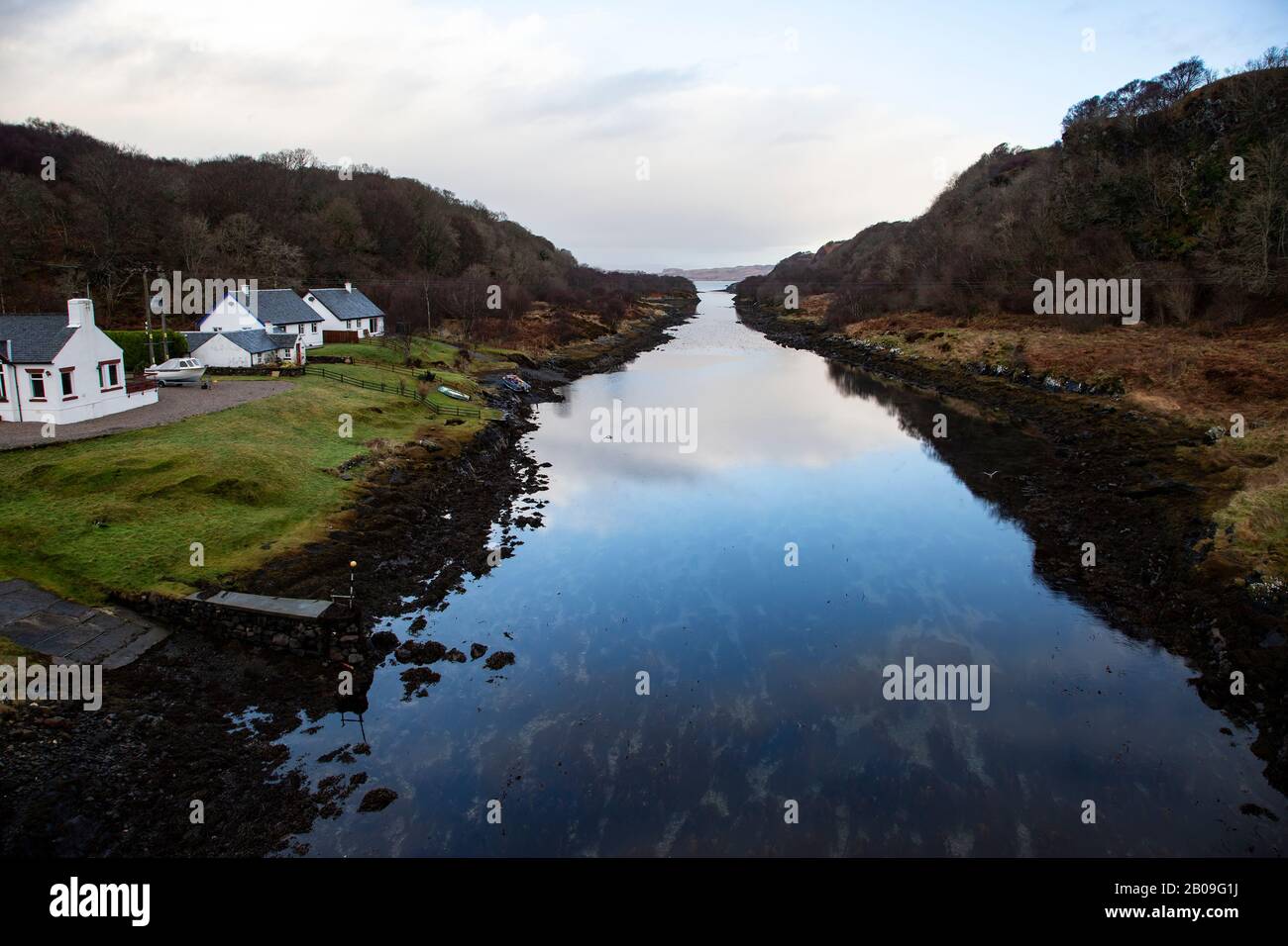 Single high arch stone bridge hi-res stock photography and images - Alamy