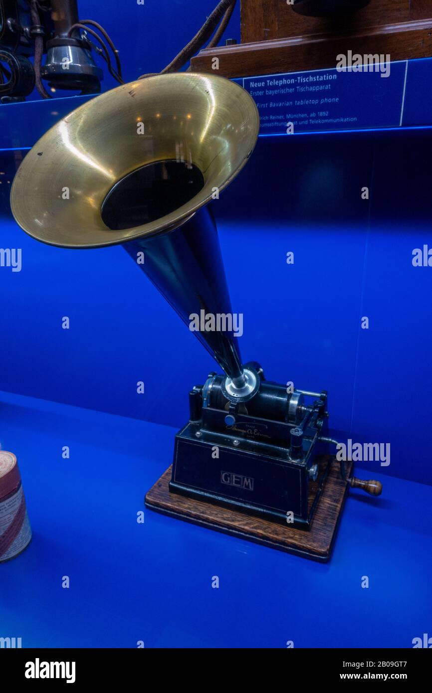 Phonograph cylinder hi-res stock photography and images - Alamy