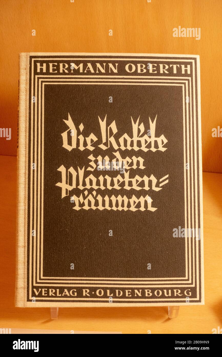 Die Rakete zu den Planetenräumen by Von Hermann Oberth (1923), Museum ...