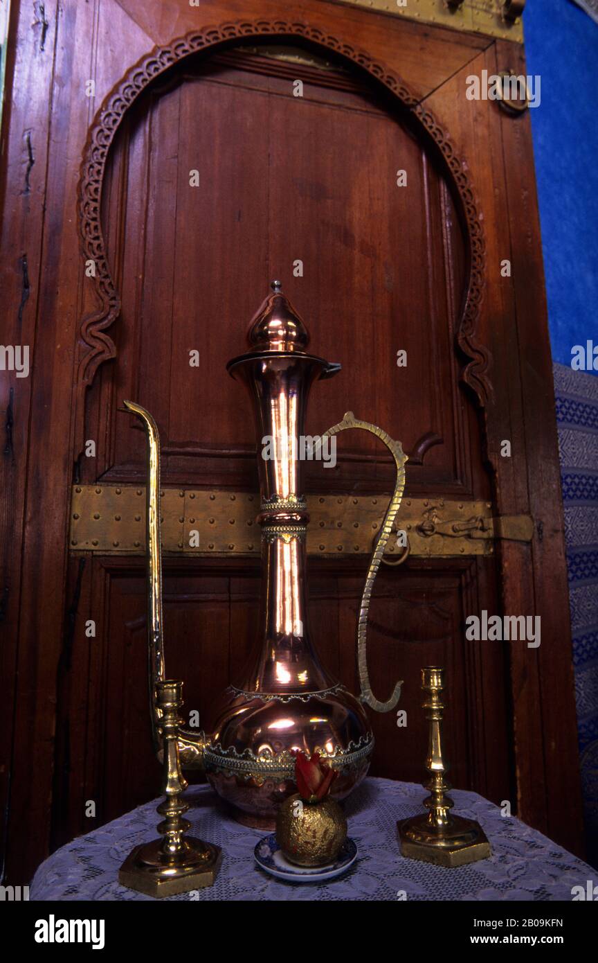 MOROCCO, MARRAKECH, RESTAURANT AL BARAKA, BRASS TEA POT Stock Photo - Alamy