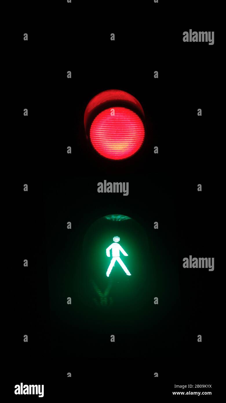 Ignoring traffic lights hi-res stock photography and images - Alamy