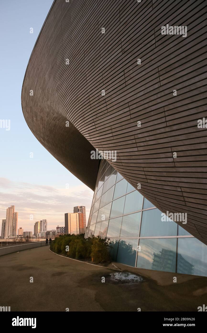 London Aquatics Centre swimming pool exterior, by Zaha Hadid, Queen ...