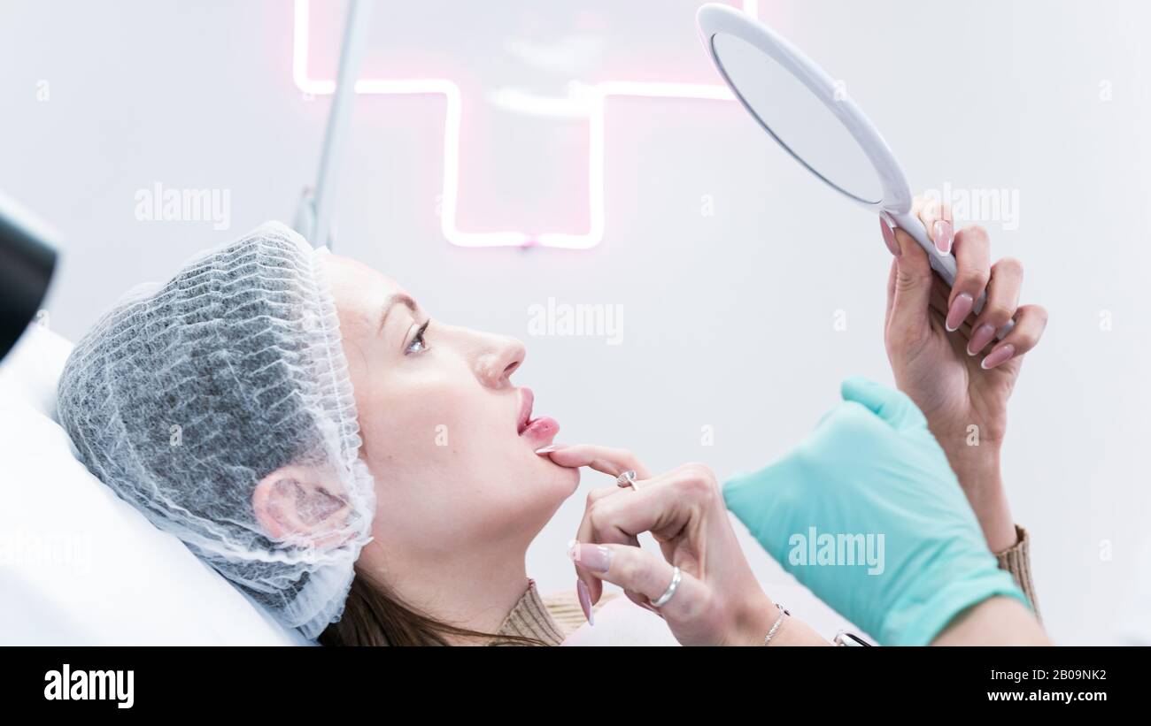 The young beautician doctor preparing to making injection in female ...