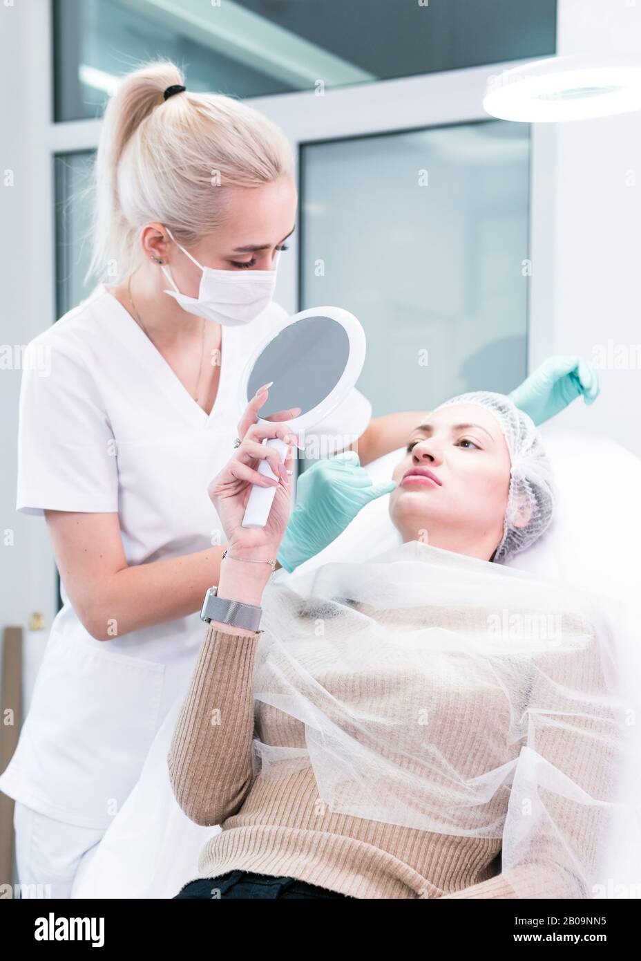 The young beautician doctor preparing to making injection in female ...