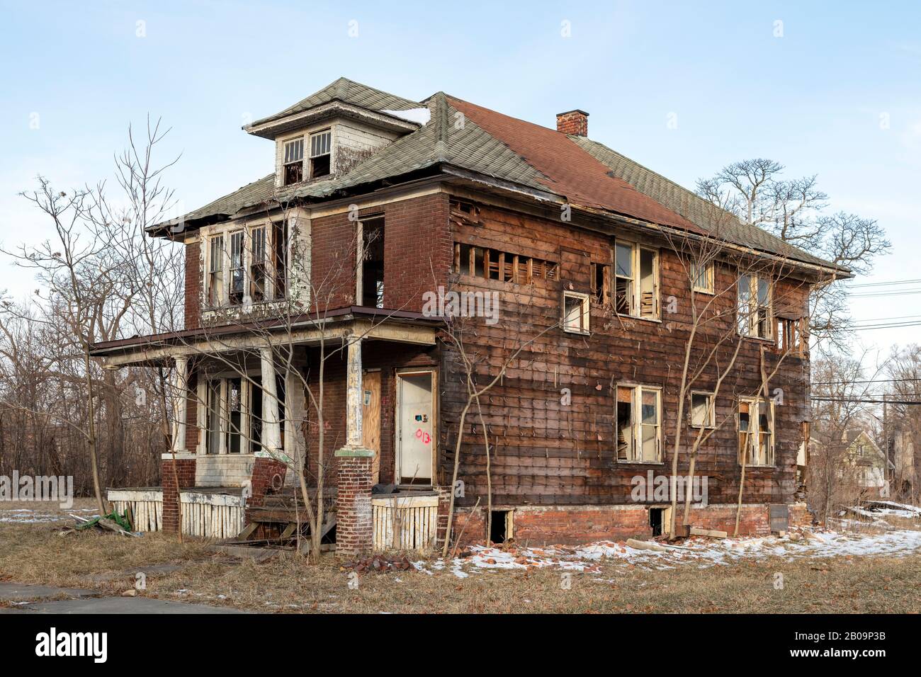Run down house detroit hi-res stock photography and images - Alamy