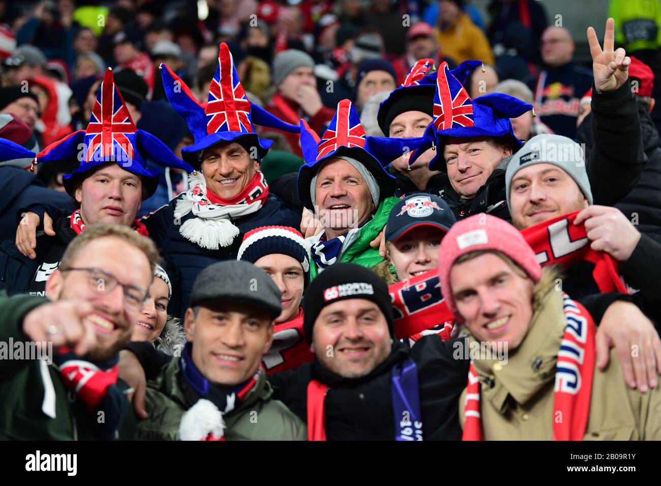 Tottenham hotspur fans cheer hi-res stock photography and images - Alamy