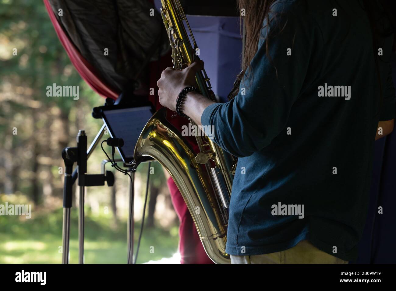 Sax player performing on stage hi-res stock photography and images - Alamy