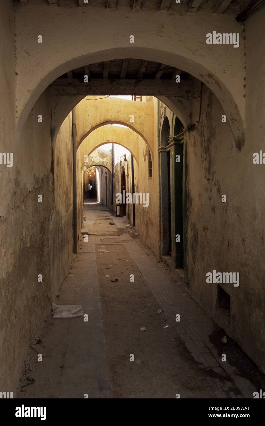 LIBYA, TRIPOLI, MEDINA, STREET SCENE Stock Photo - Alamy