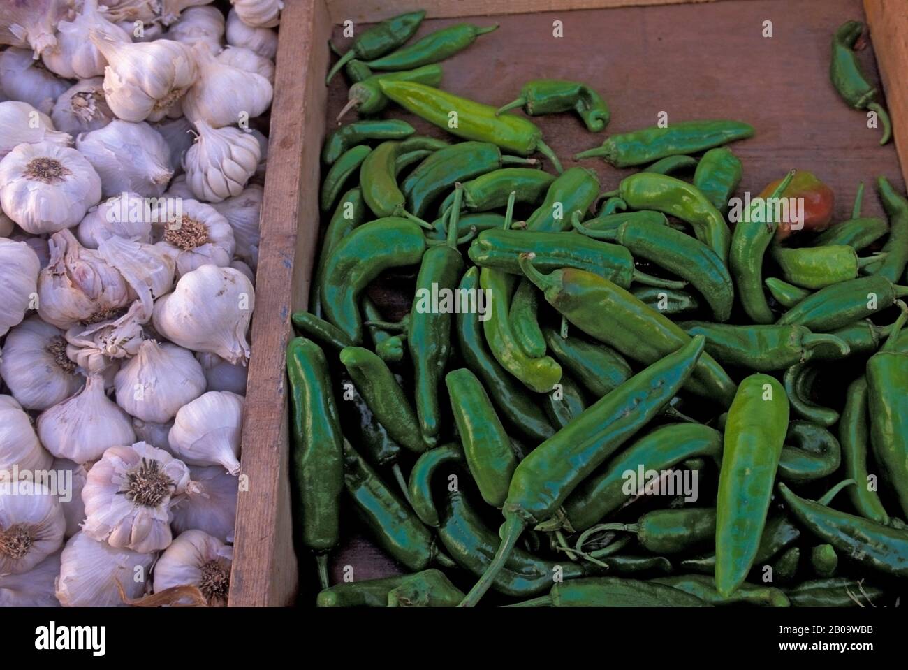 LIBYA, TRIPOLI, MEDINA, STREET SCENE, CHILI PEPPERS AND GARLIC Stock ...