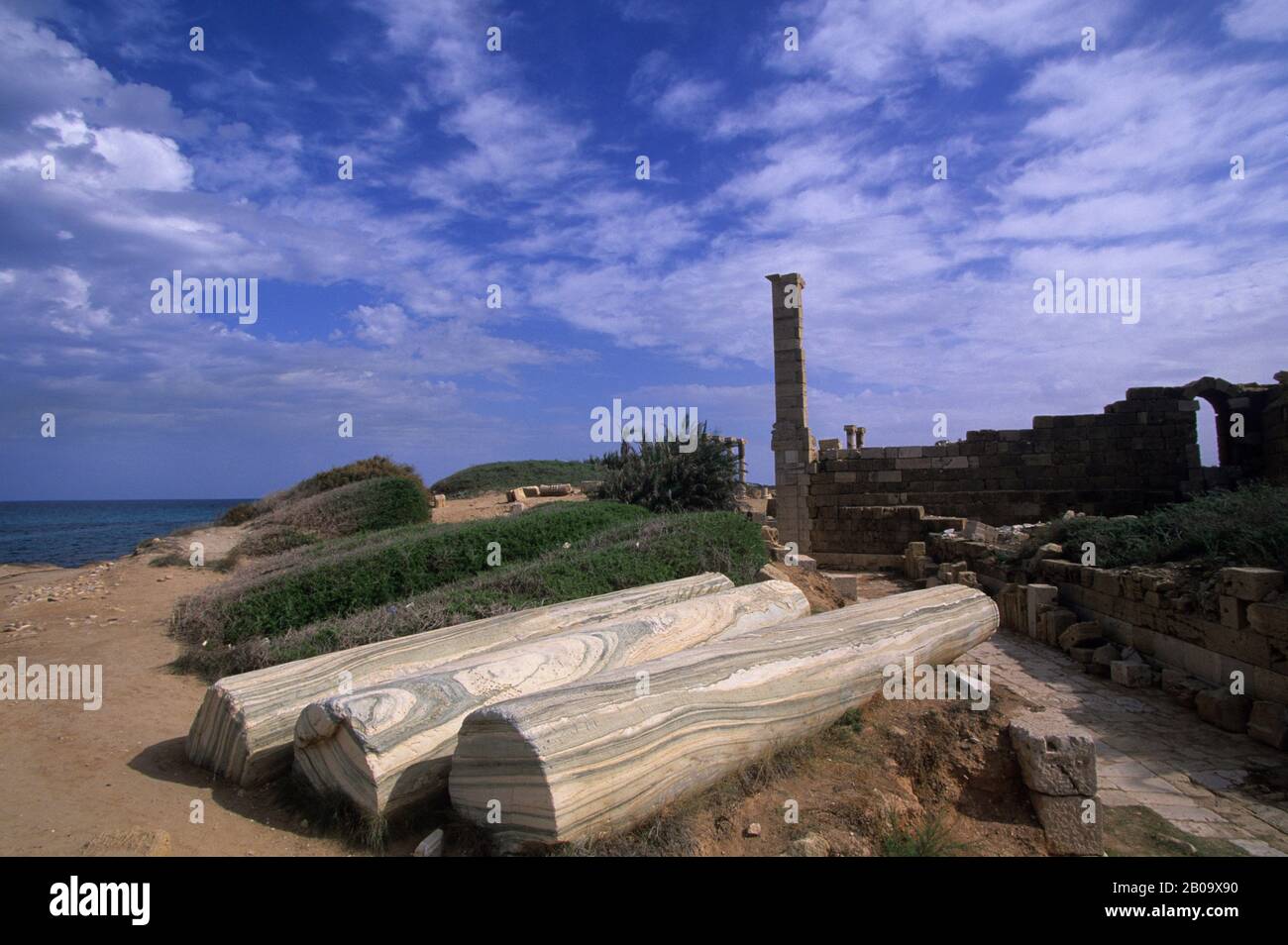 LIBYA, NEAR TRIPOLI, LEPTIS MAGNA, COLUMNS Stock Photo - Alamy