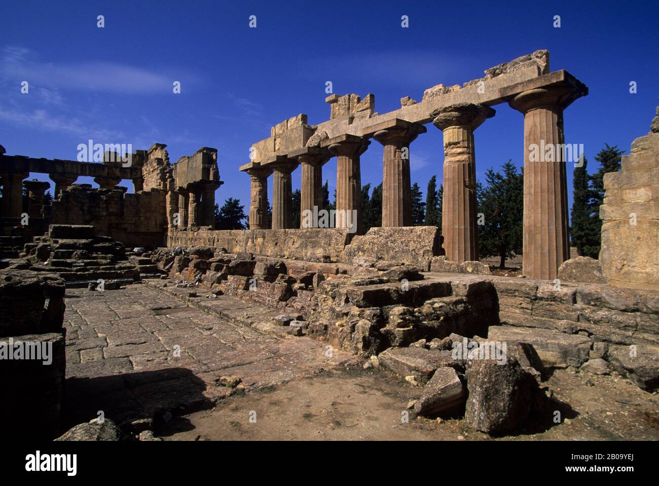 LIBYA, NEAR BENGHAZI, CYRENE, TEMPLE OF ZEUS (GREEK Stock Photo - Alamy