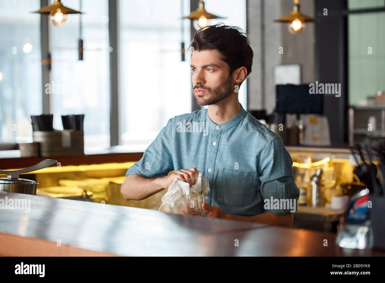 Waiter cleaning bar counter hi-res stock photography and images - Alamy