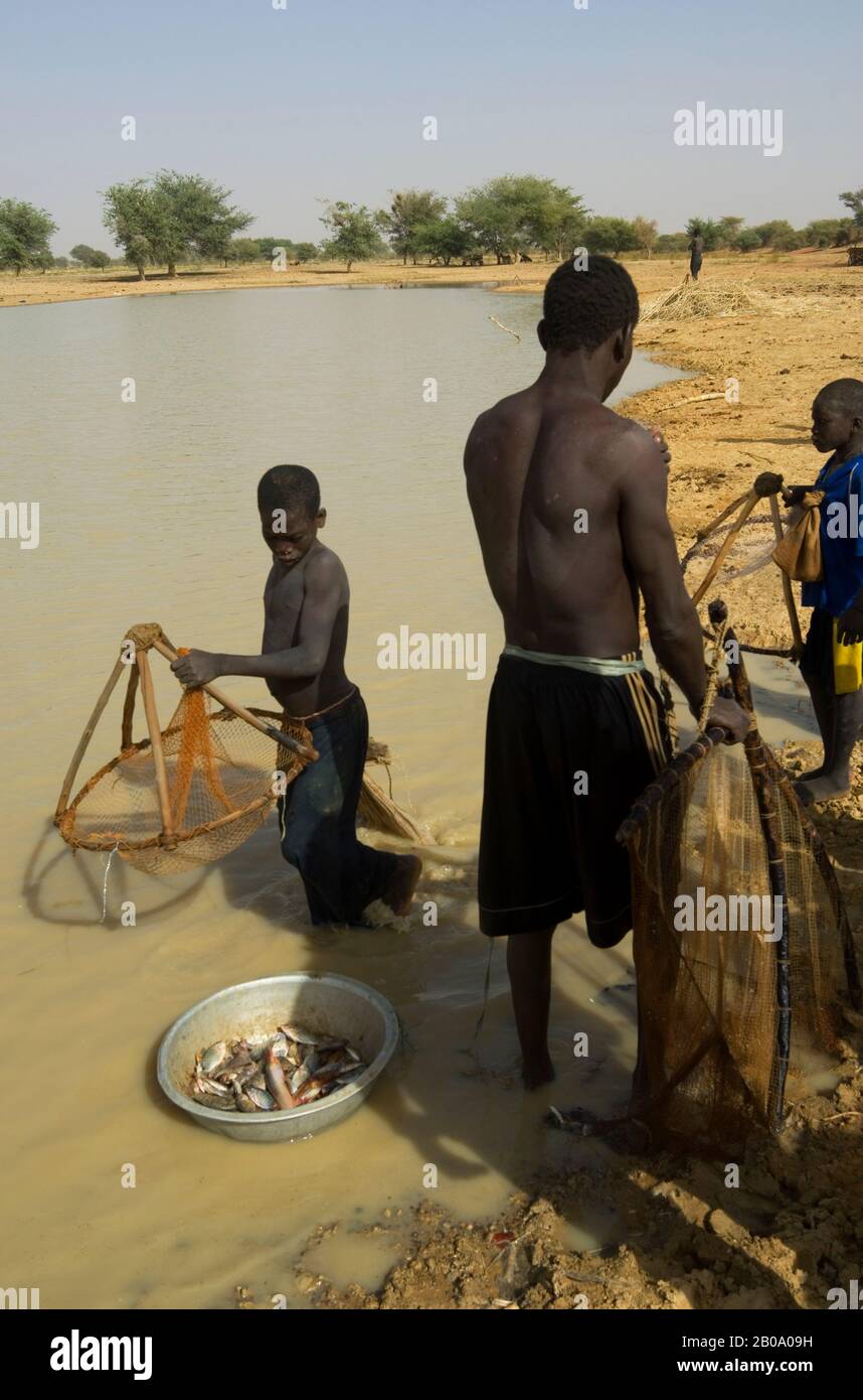 Fishing in pond hi-res stock photography and images - Alamy