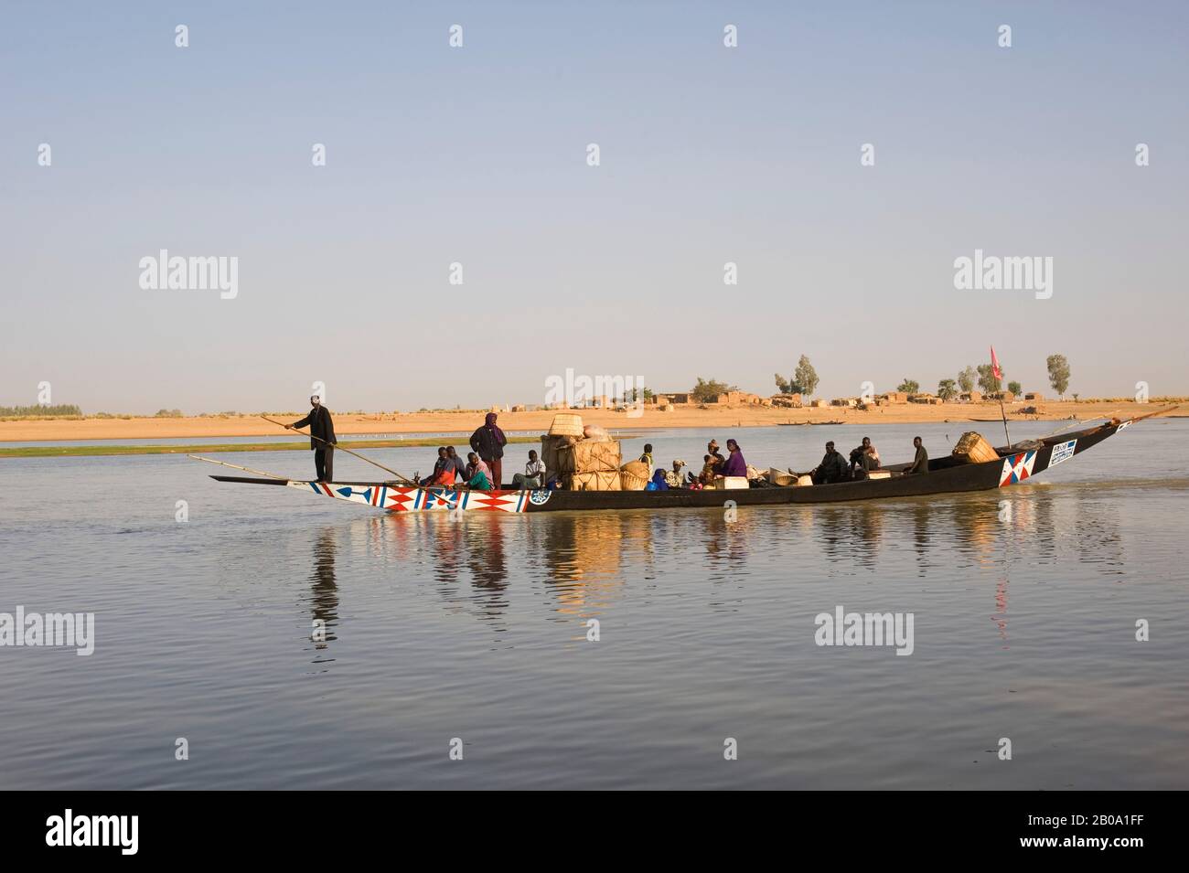 WEST AFRICA, MALI, MOPTI, BANI RIVER, LOCAL PEOPLE IN WOODEN BOAT Stock ...