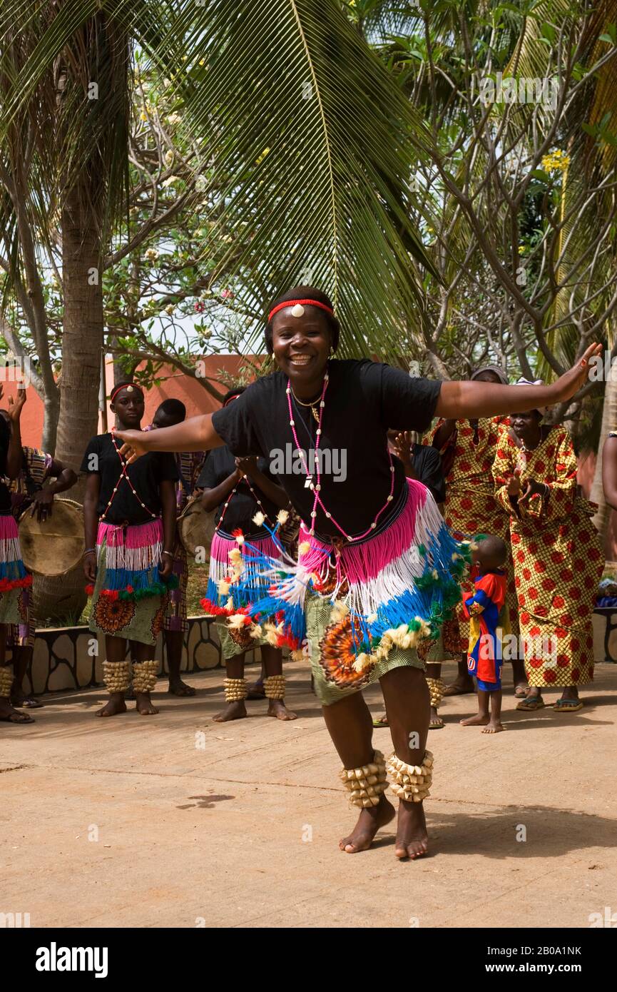 WEST AFRICA, BENIN, NATITINGOU, TRADITIONAL DANCES Stock Photo - Alamy