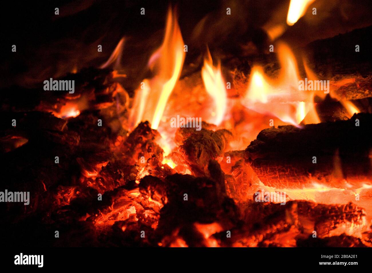 BOTSWANA, OKAVANGO DELTA, JAO CAMP, FIREPIT, FIRE Stock Photo - Alamy