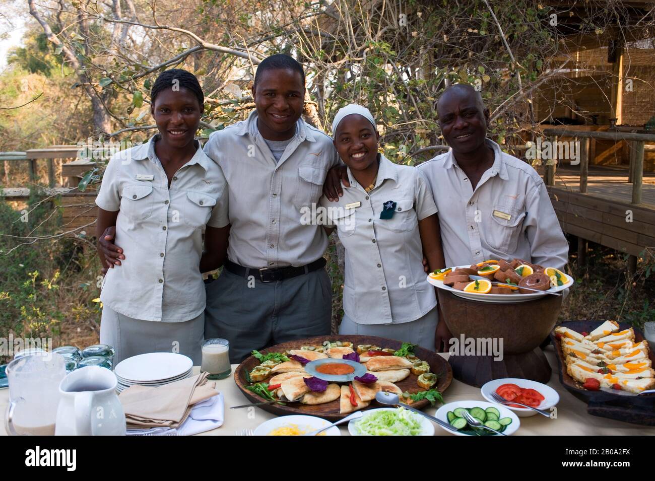 BOTSWANA, OKAVANGO INLAND DELTA, VUMBURA CAMP, STAFF Stock Photo - Alamy