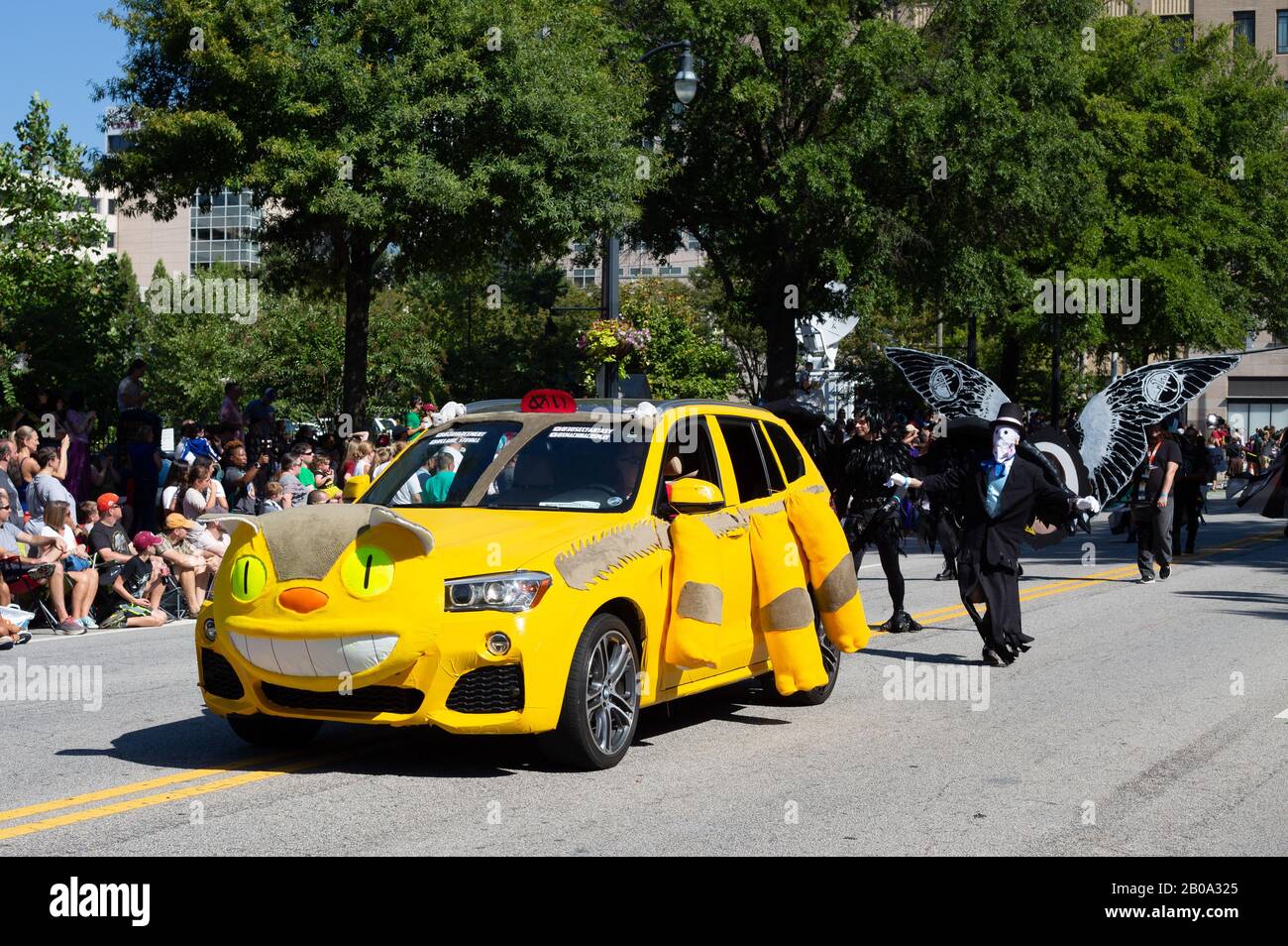 Yellow Cat on Parade Stock Photo - Alamy