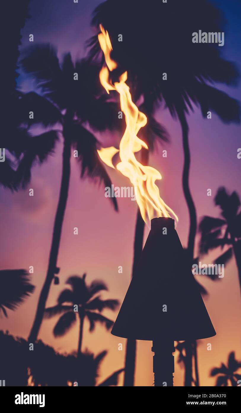 Tiki torch hi-res stock photography and images - Alamy