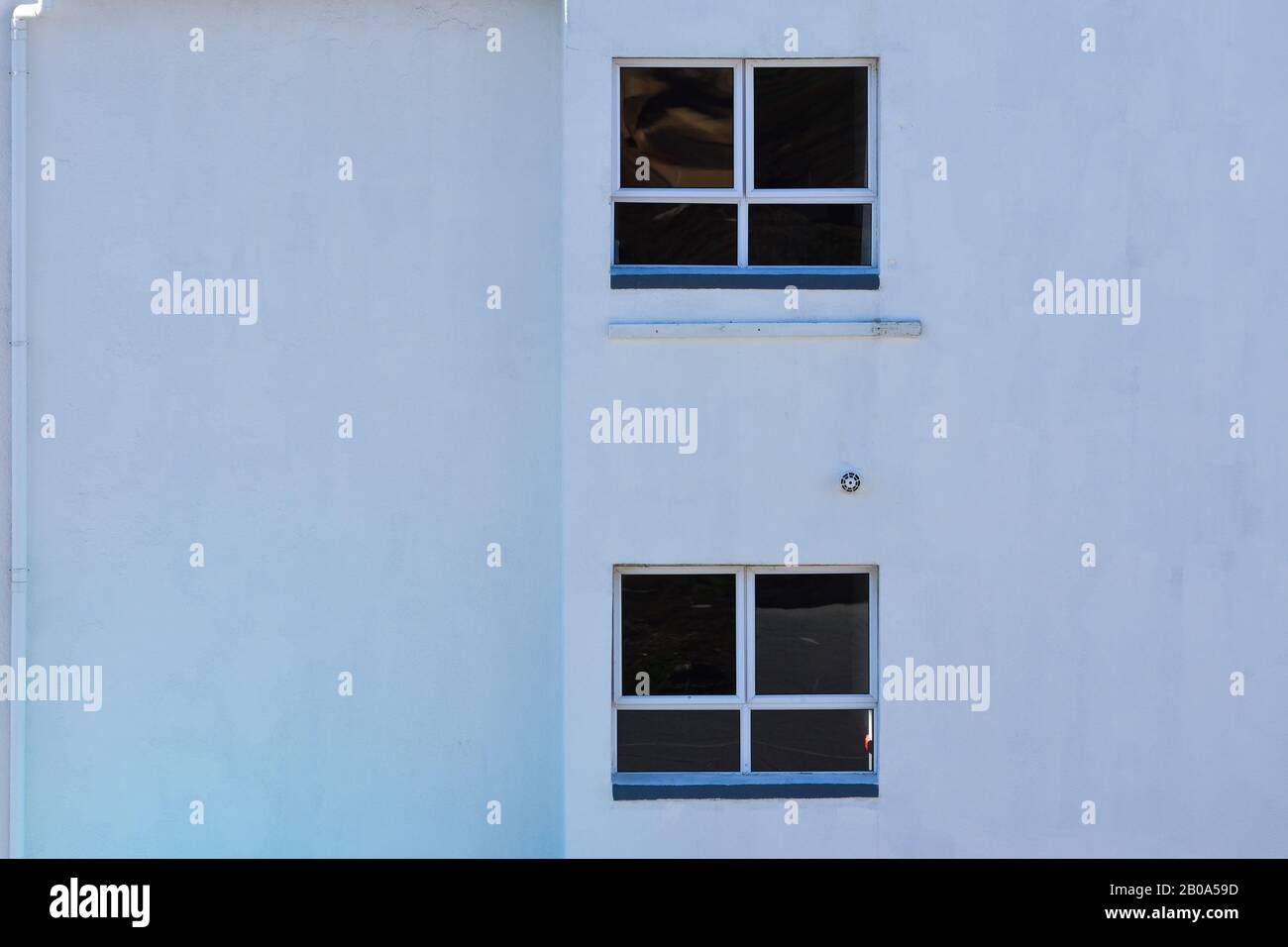 Empty windows building hi-res stock photography and images - Alamy