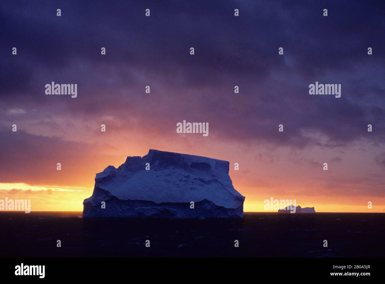 Iceberg in cold sea water hi-res stock photography and images - Alamy