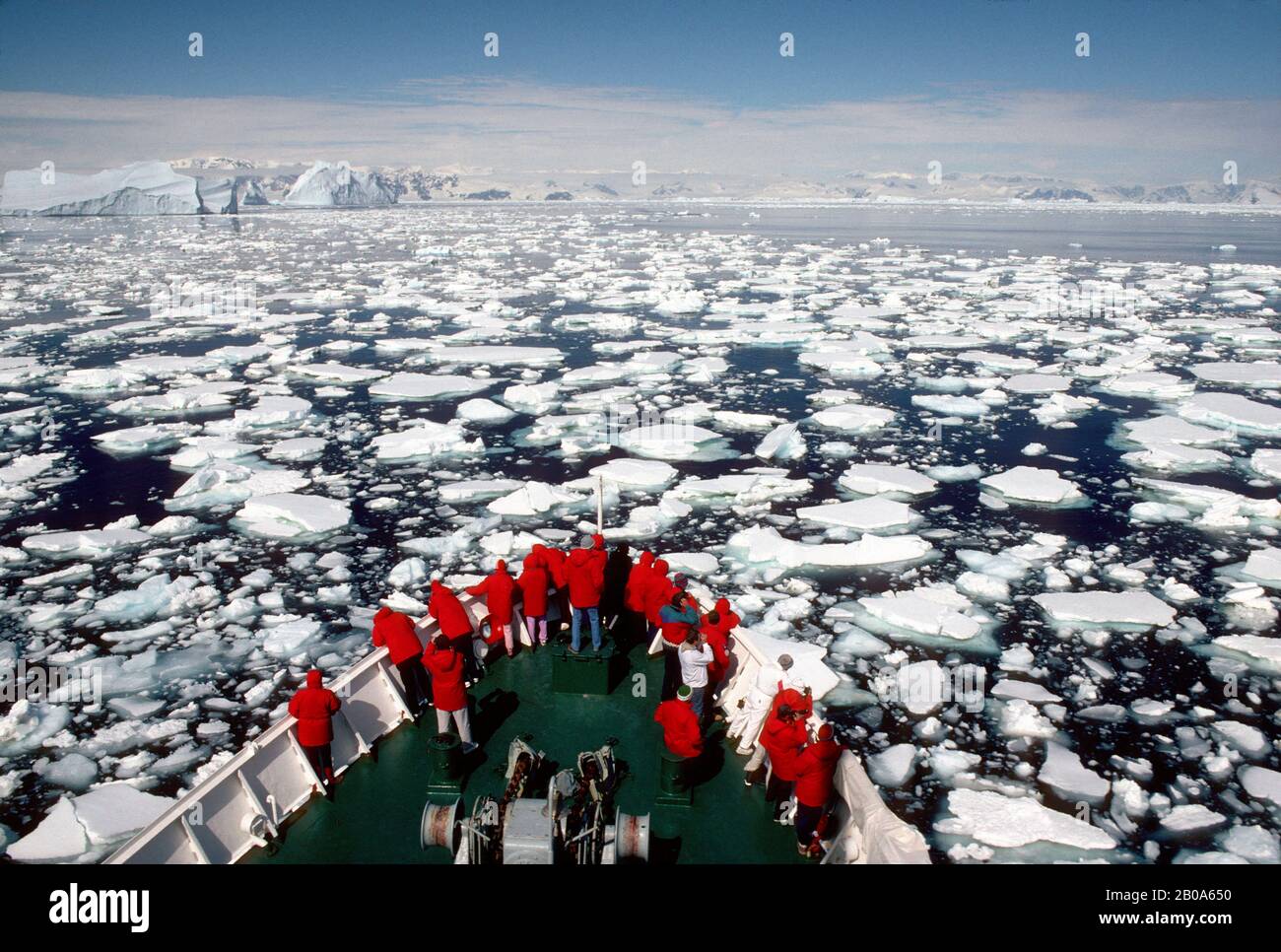 Ms explorer iceberg hi-res stock photography and images - Alamy