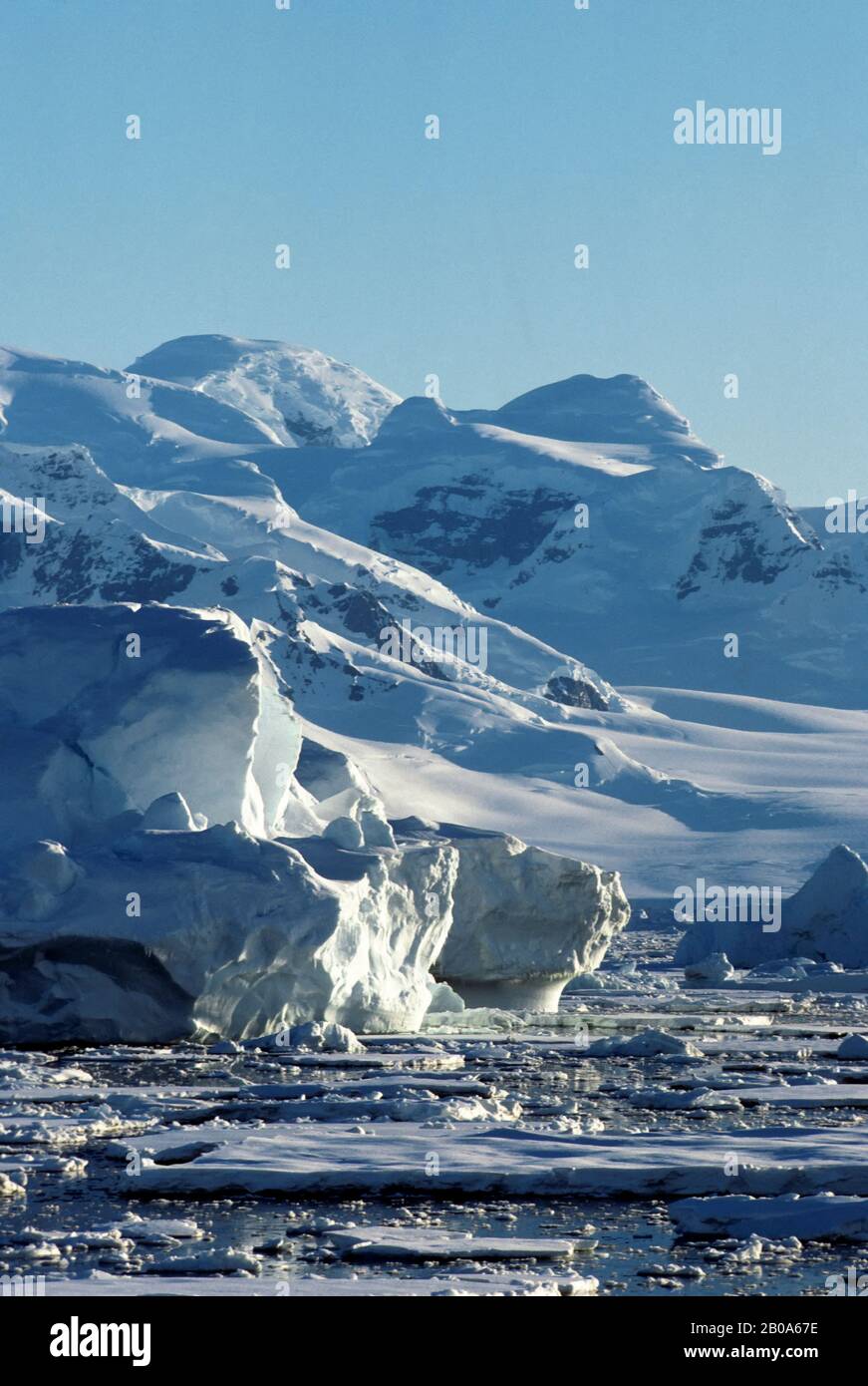 Antarctic peninsula landscape hi-res stock photography and images - Alamy