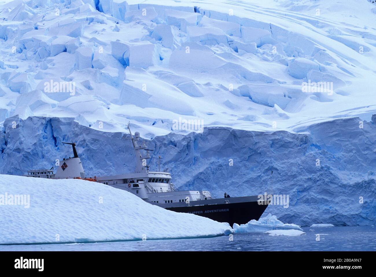 Ms clipper adventurer hi-res stock photography and images - Alamy