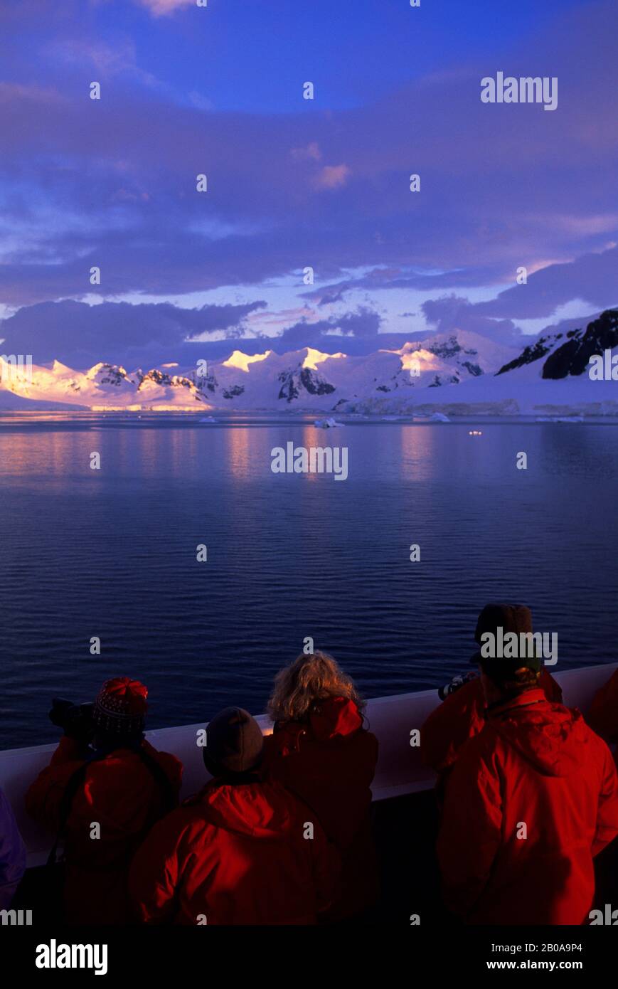 ANTARCTICA, PENINSULA AREA, PARADISE BAY, MS CLIPPER ADVENTURER ...