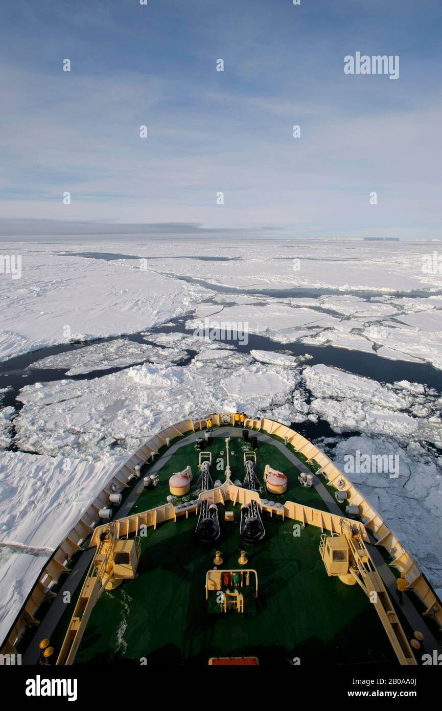 ANTARCTICA, WEDDELL SEA, ICEBREAKER KAPITAN KHLEBNIKOV GOING THROUGH ...