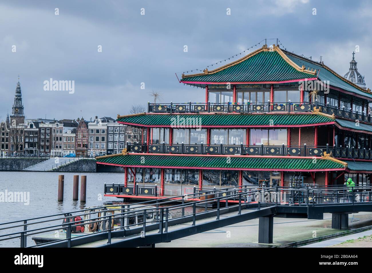 Floating chinese restaurant sea palace hi-res stock photography and ...