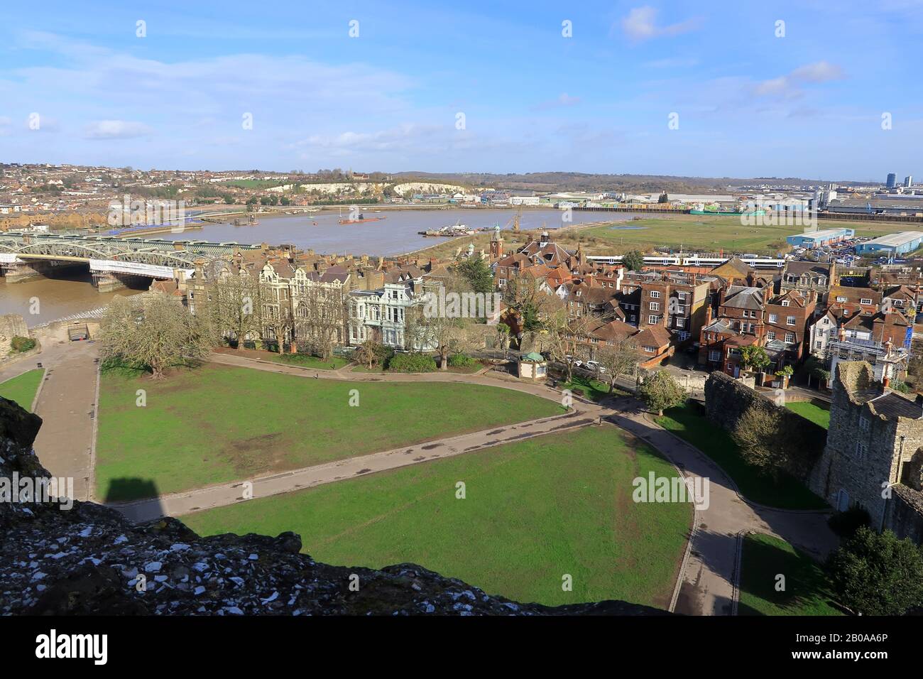 A view of The river Medway at Rochester and the castle gardens Stock ...