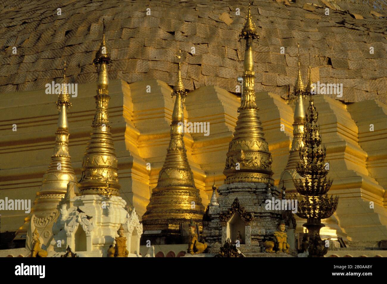 Golden temple in burma hi-res stock photography and images - Alamy
