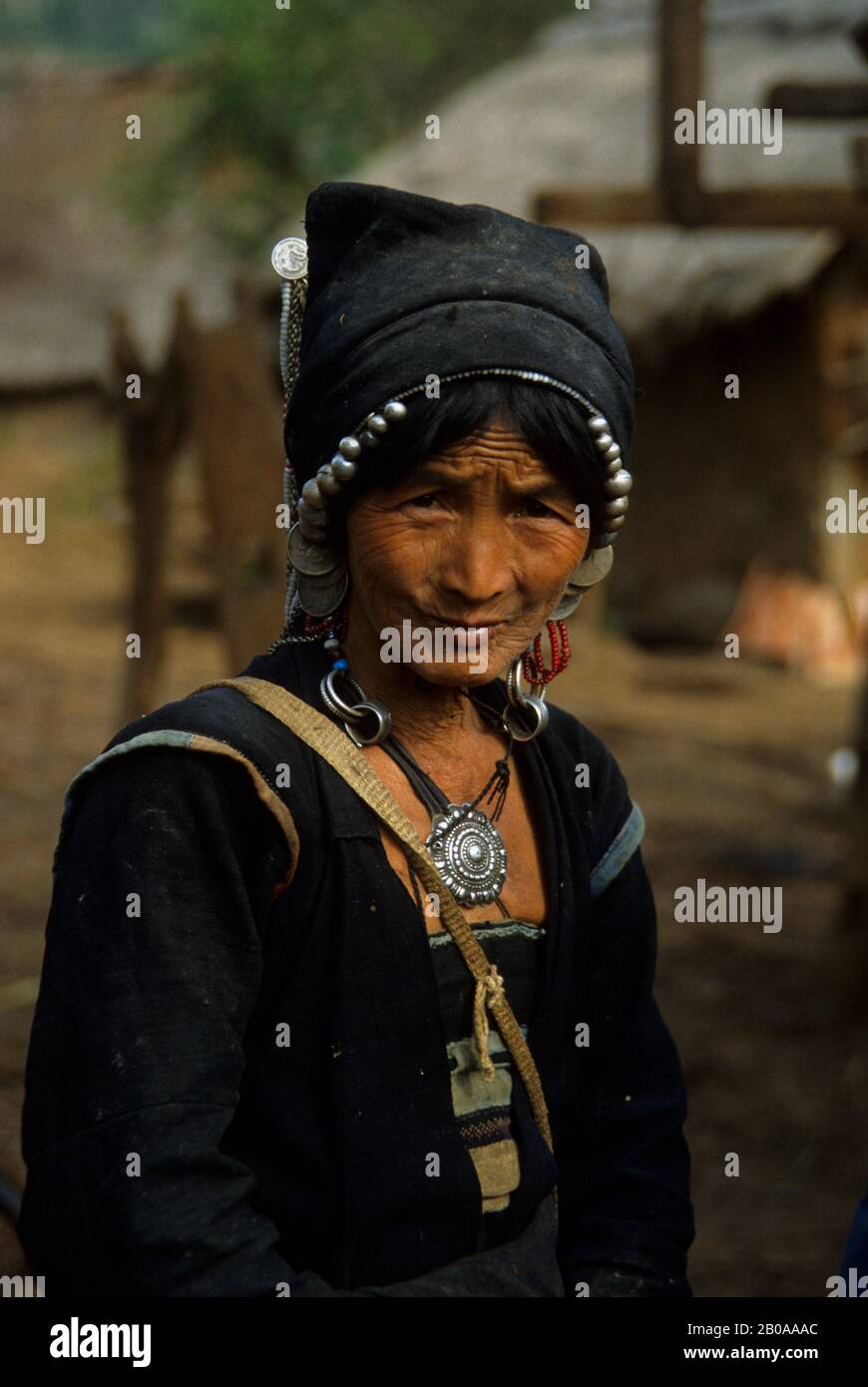 CHINA, SOUTH YUNNAN PROVINCE, HANI VILLAGE, HANI WOMAN, SILVER HEAD ...