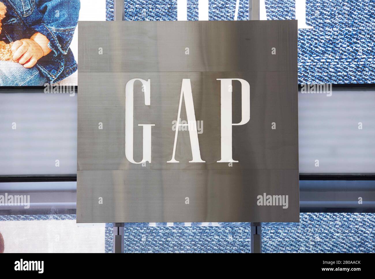 Gap clothing store sign logo hi-res stock photography and images - Alamy