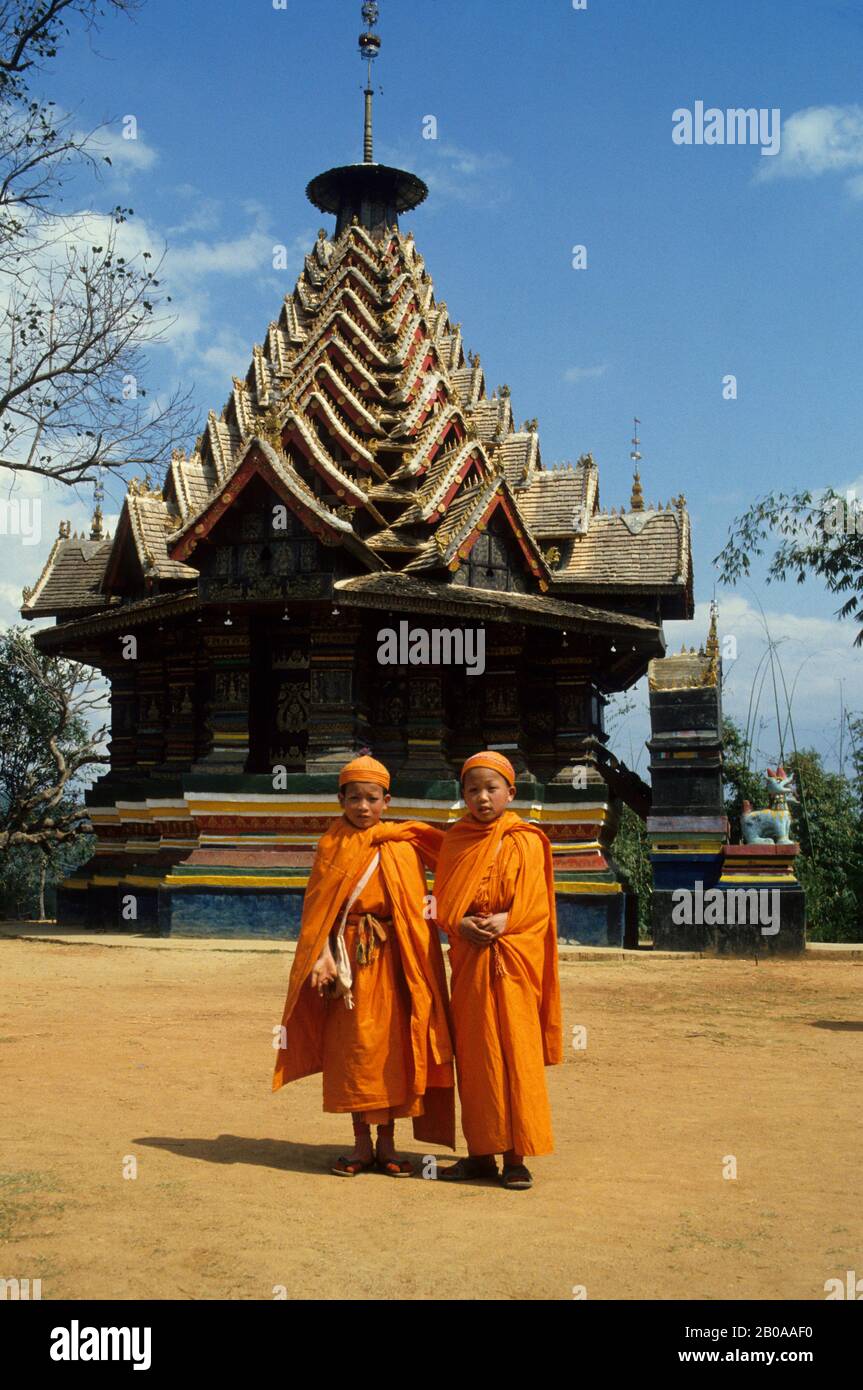 CHINA, YUNNAN PROVINCE, XISHUANG BANA, MONKS IN FRONT OF A PAGODA Stock ...